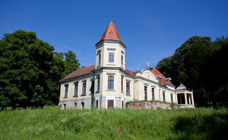 Top 28 Historic Castles In Hungary [2023] - TripAnthropologist